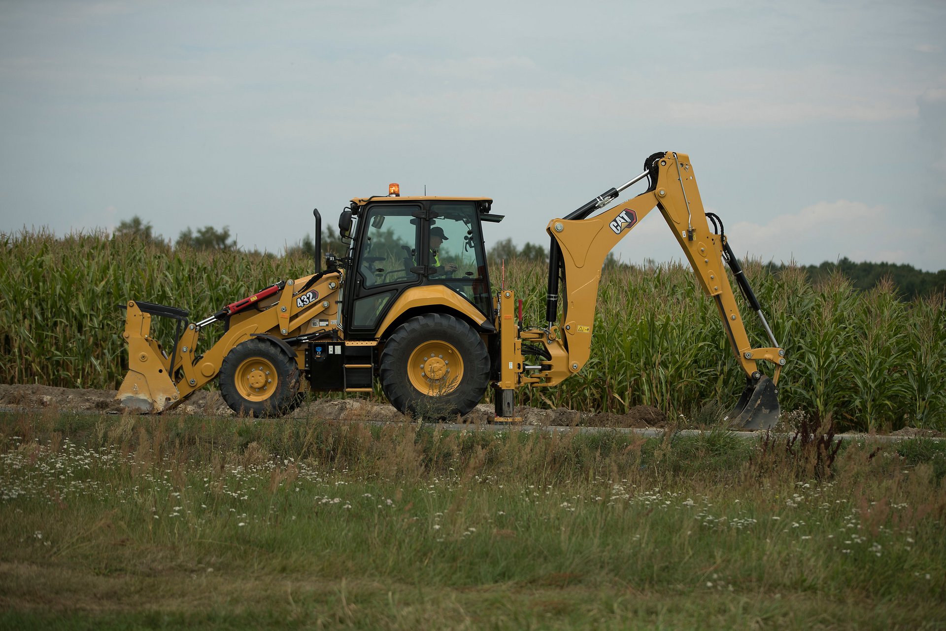 How to choose backhoe loader - Avesco Construction Equipment